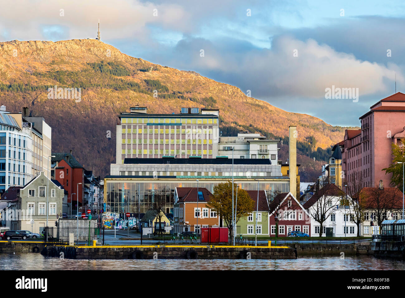 Autumn in Bergen. View from Nøstebukten (Nostebukten) towards Engen and ...