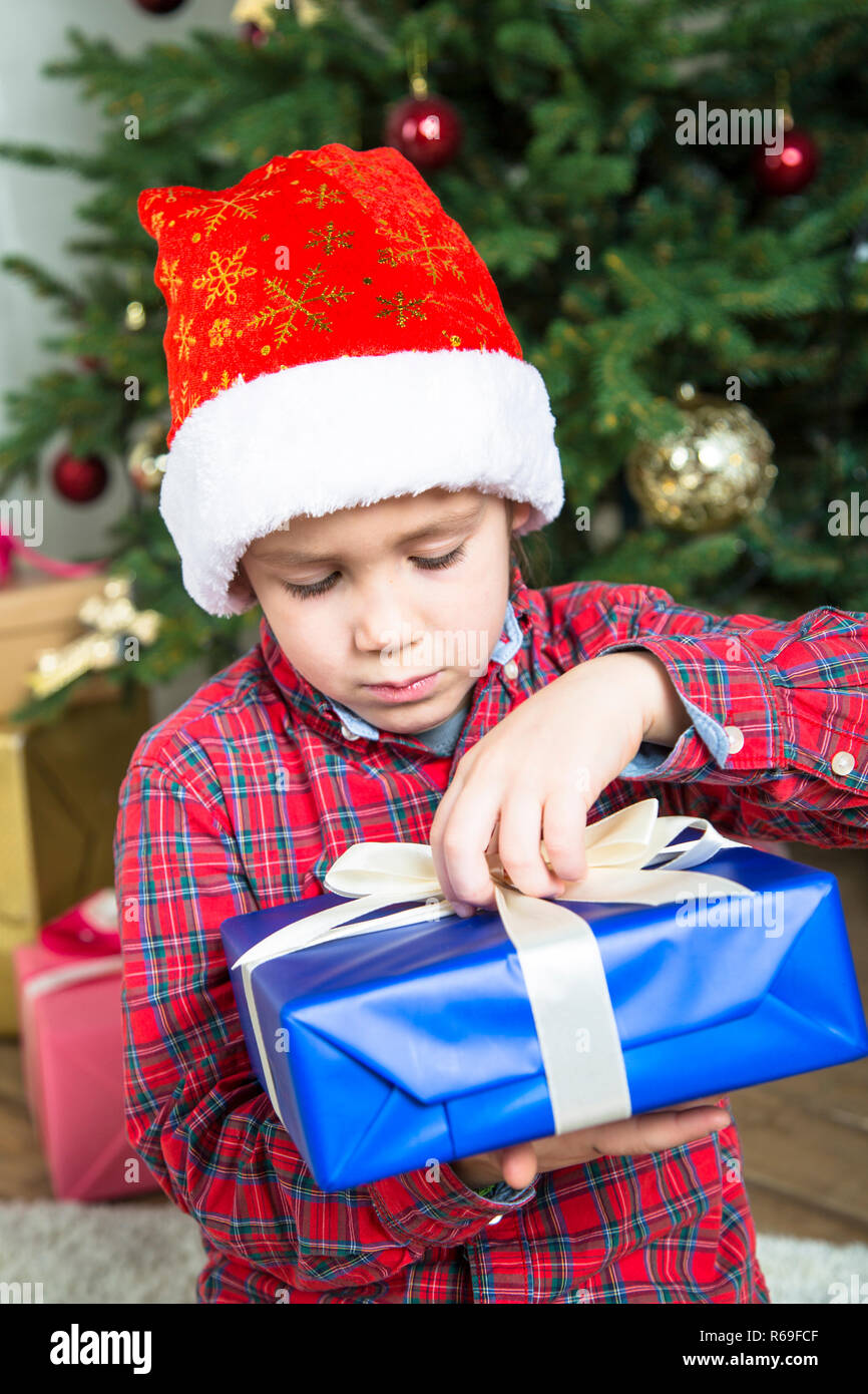 Christmas child with present box Stock Photo - Alamy