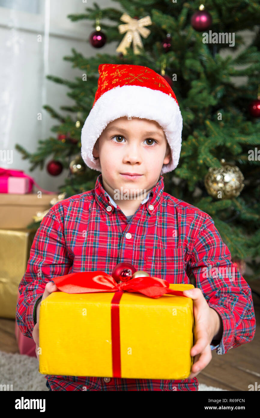 Christmas child with present box Stock Photo - Alamy