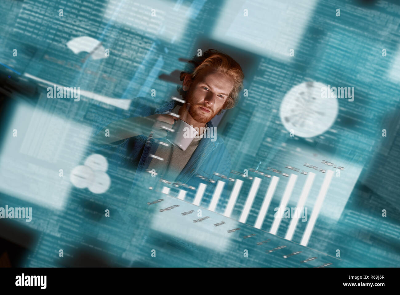 Data analyst hi-res stock photography and images - Alamy