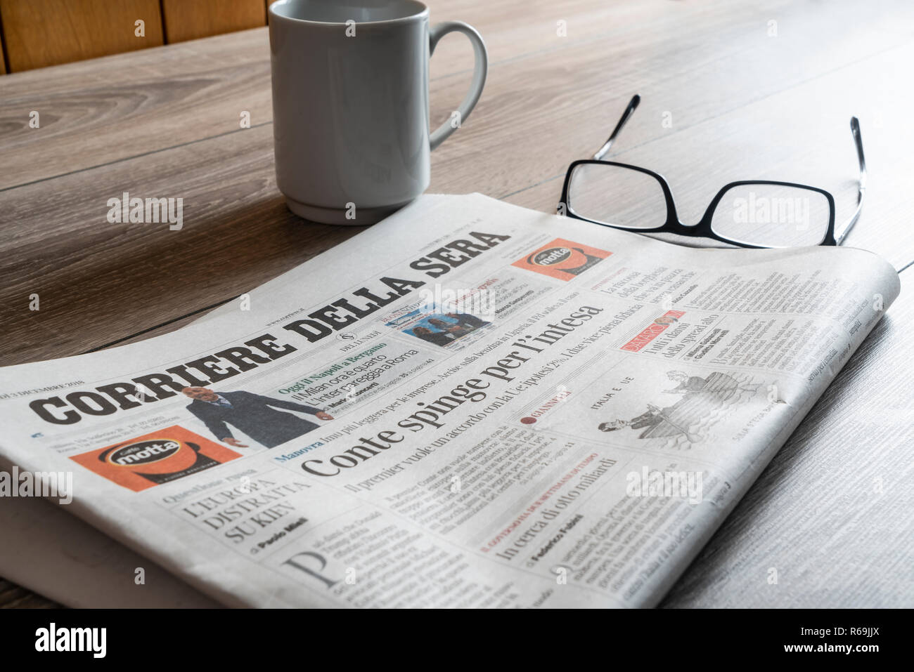 Corriere della hi-res stock photography and images - Alamy