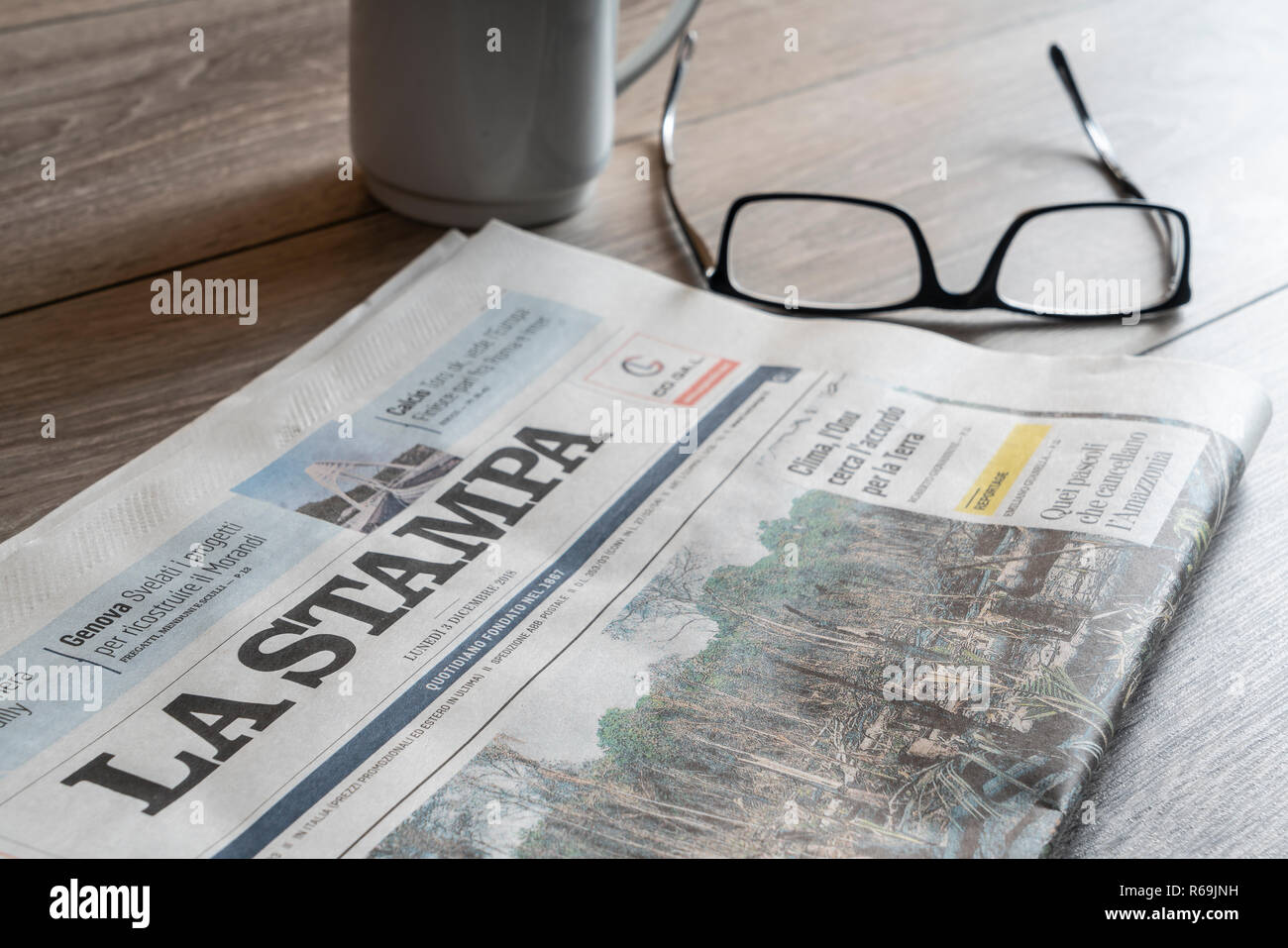 Business reading a newspaper magazine hi-res stock photography and ...