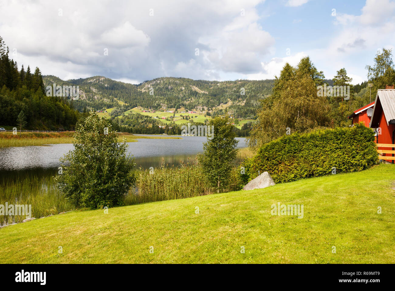 Beautiful rural scene with village, lake amd mountains in Norway Stock ...
