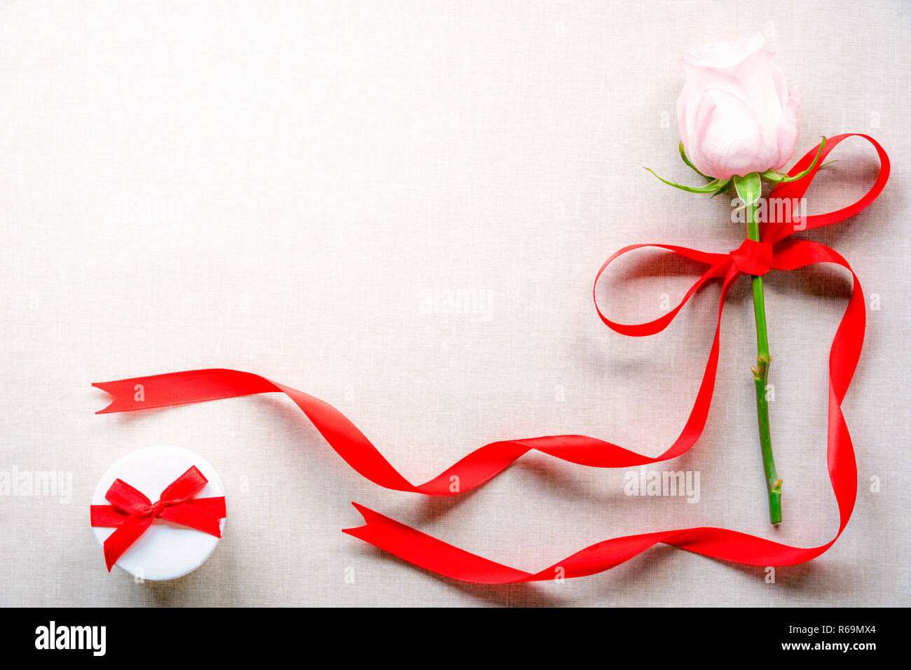Rose with red ribbon and a cute gift box Stock Photo - Alamy