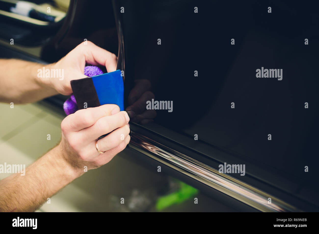 Car wrapper hands installs hi-res stock photography and images - Alamy