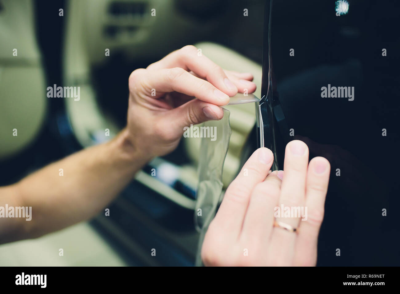 Car wrapper hands installs hi-res stock photography and images - Alamy