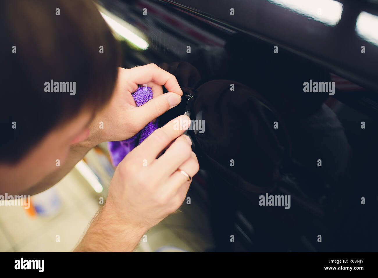 Car wrapper hands installs hi-res stock photography and images - Alamy