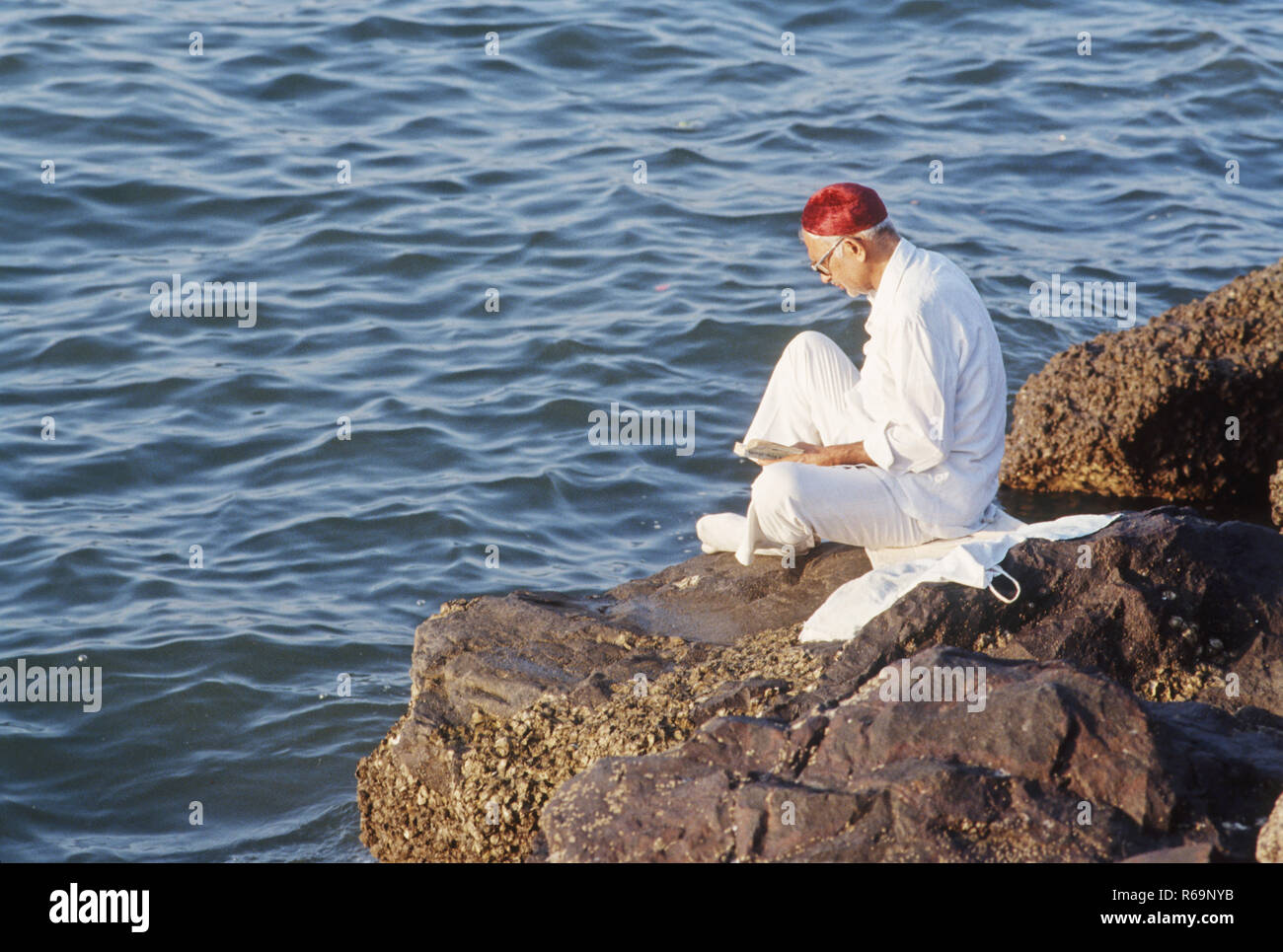 Praying indians hi-res stock photography and images - Alamy
