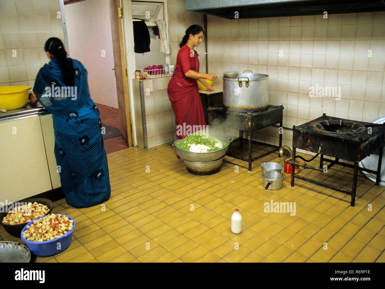 Indian woman cooking gas hi-res stock photography and images - Alamy