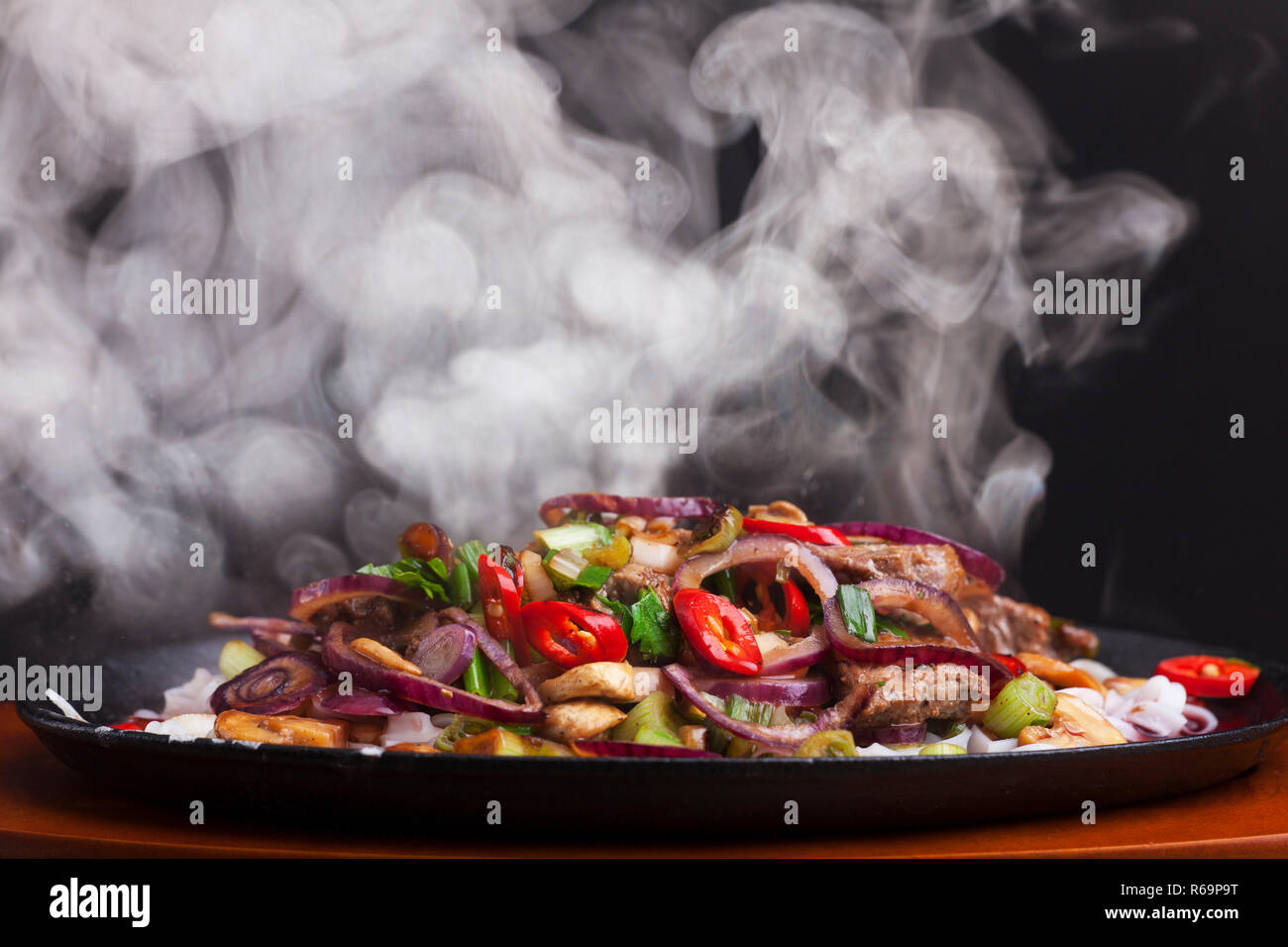 Steaming Chicken Sizzler With Noodles Stock Photo - Alamy