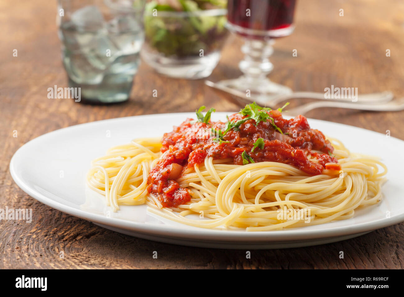Spaghetti Mit Tomatensauce High Resolution Stock Photography and Images ...