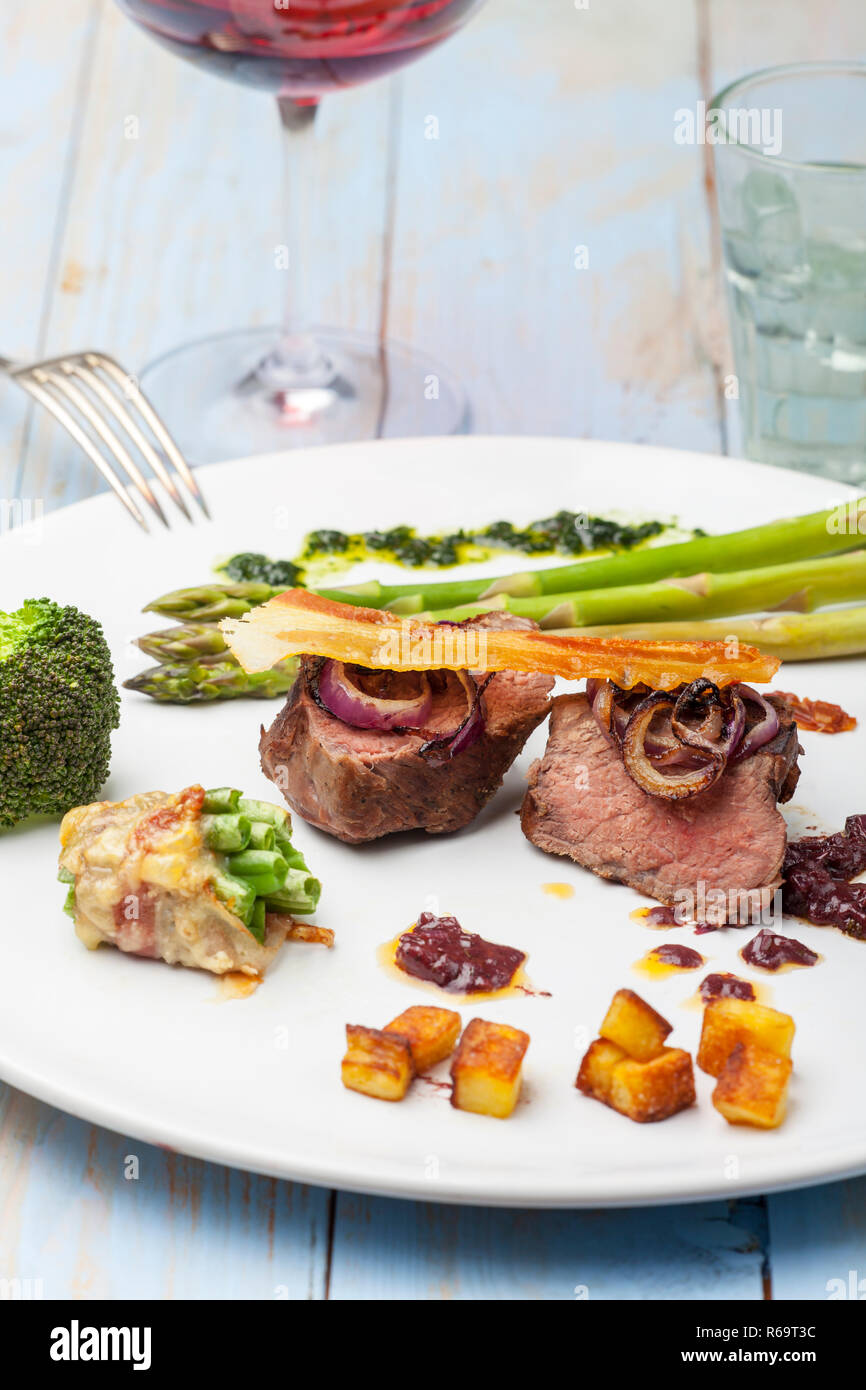 Steak With Asparagus Stock Photo - Alamy