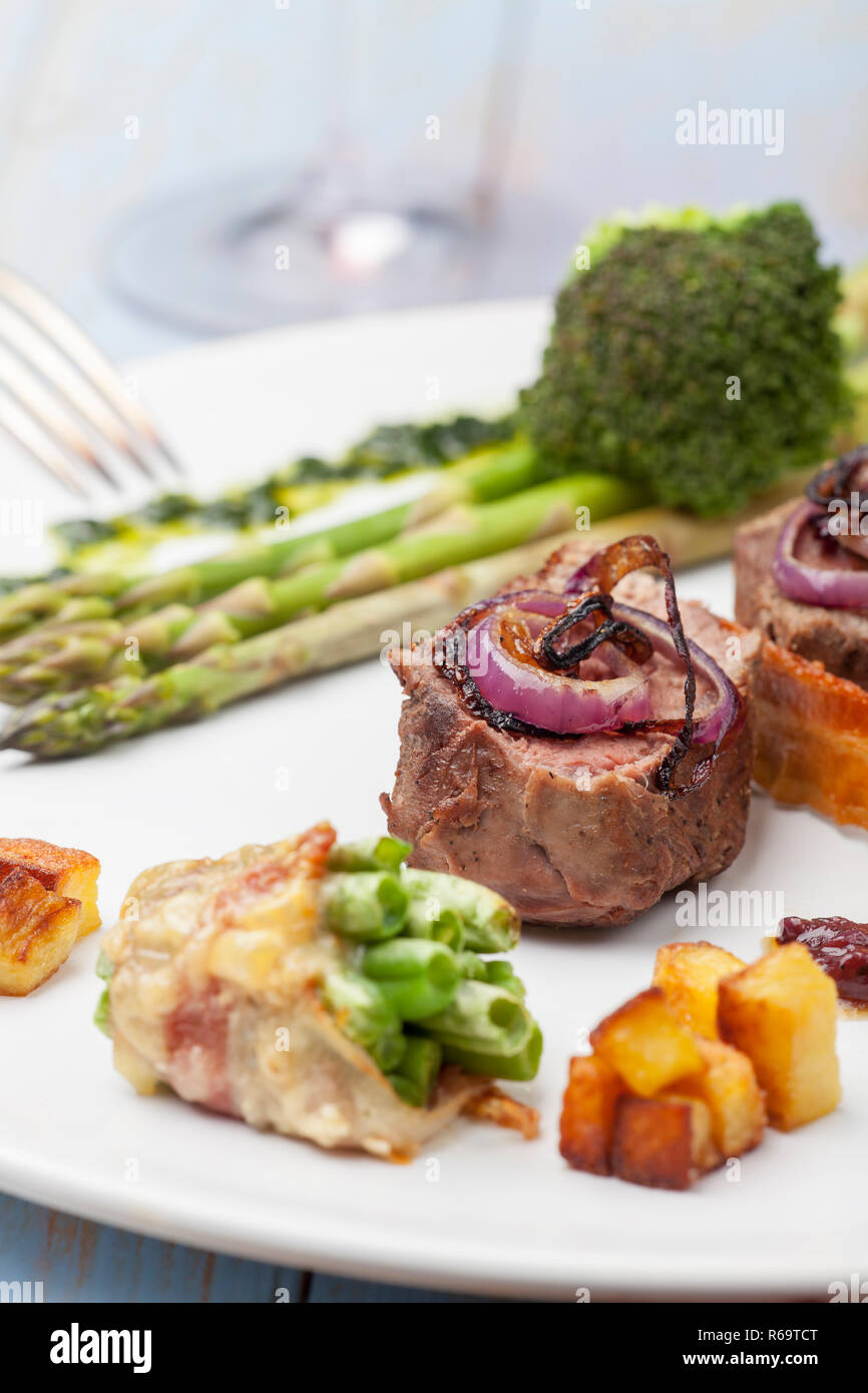 Steak With Asparagus Stock Photo - Alamy