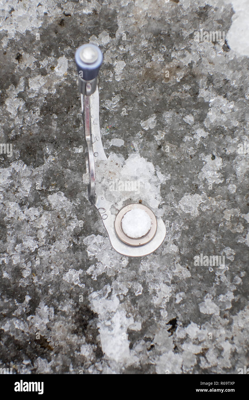 Eisschraube im gletscher hi-res stock photography and images - Alamy