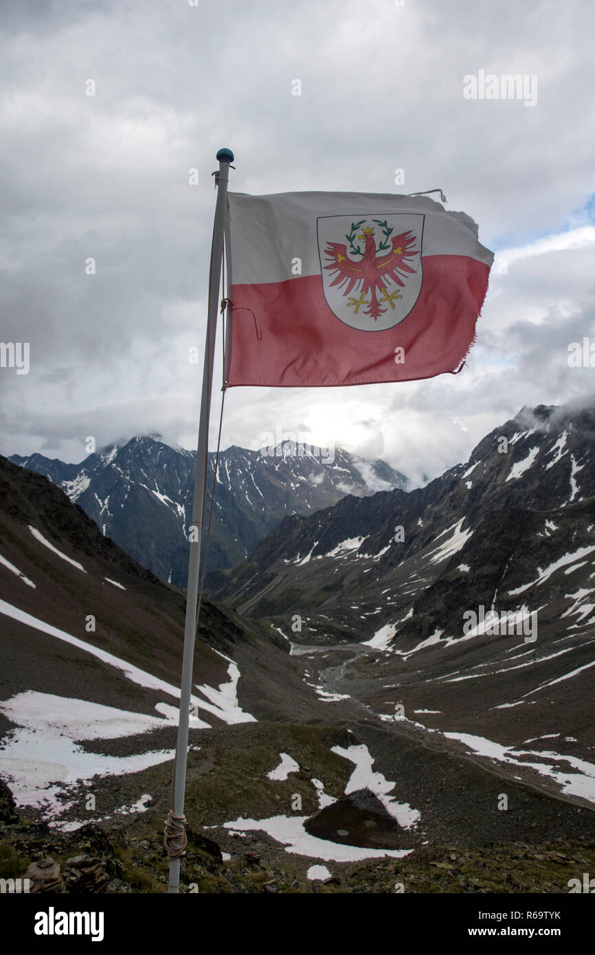 Tiroler fahne in den osterreichischen alpen hi-res stock photography ...