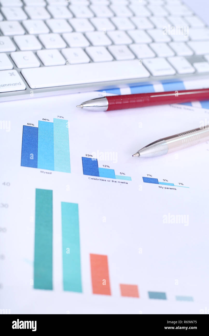 Drawing line graph on graph paper hi-res stock photography and images ...