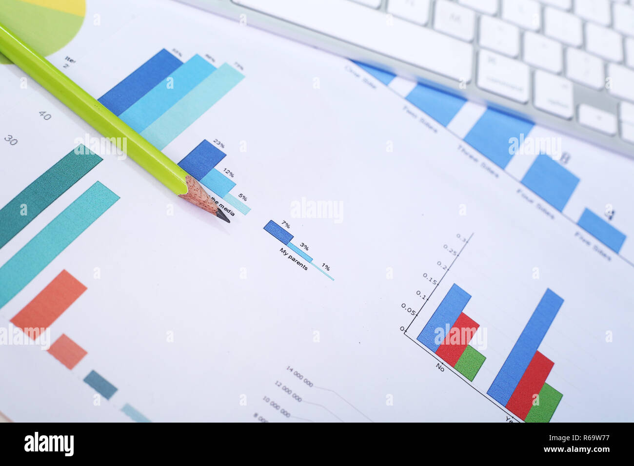 Drawing line graph on graph paper hi-res stock photography and images ...