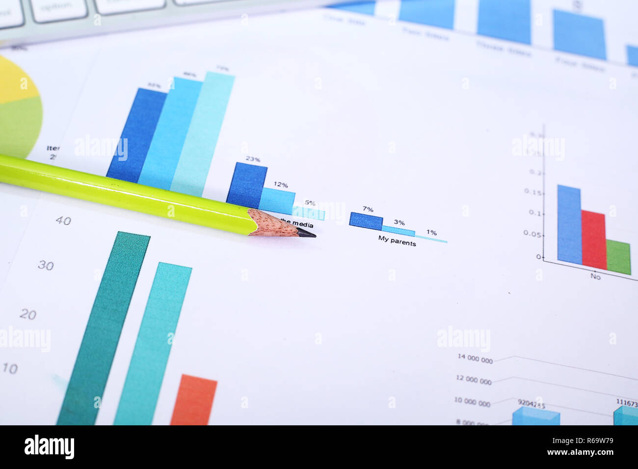 Pencil bar chart hi-res stock photography and images - Alamy