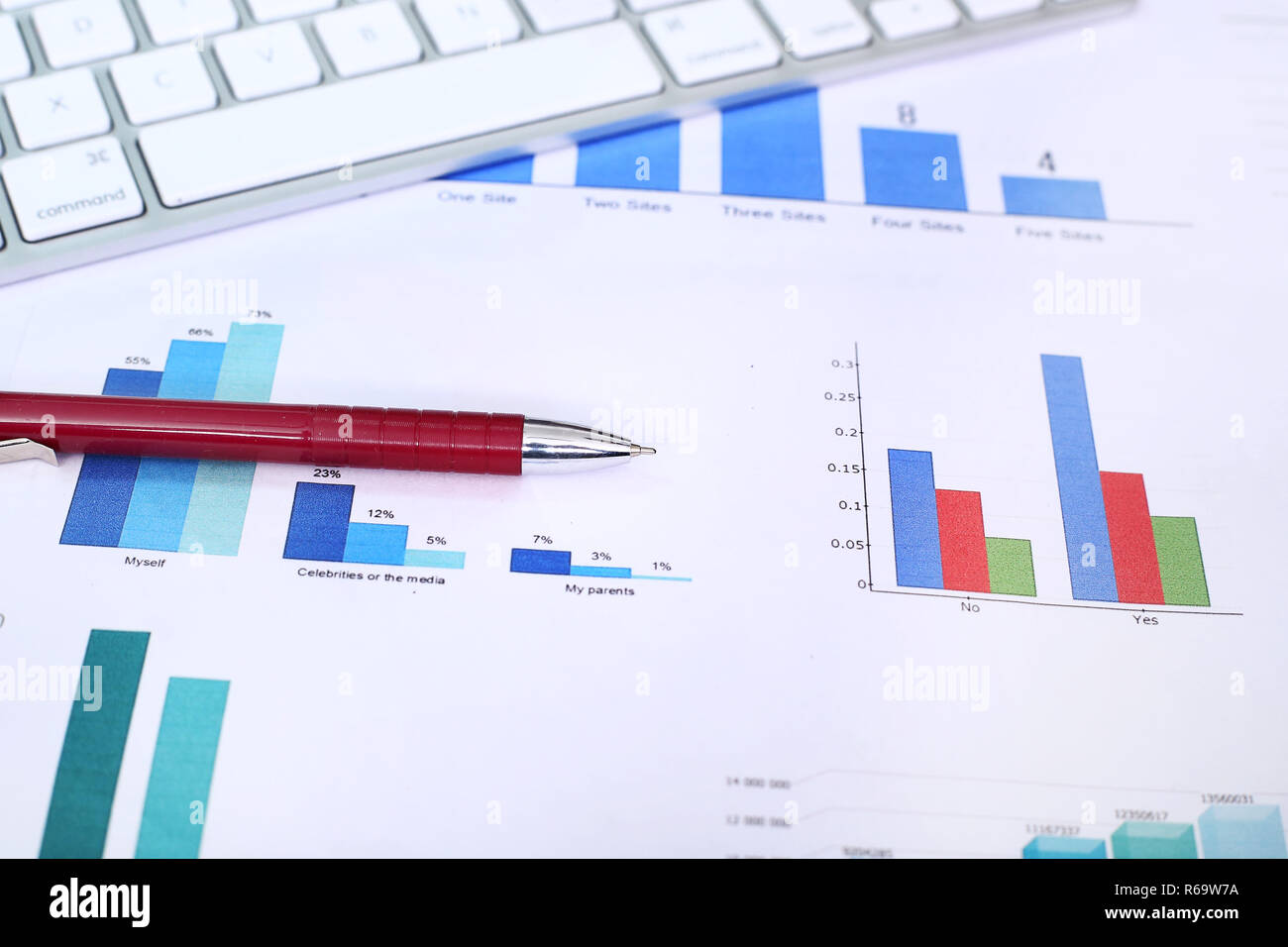Drawing line graph on graph paper hi-res stock photography and images ...