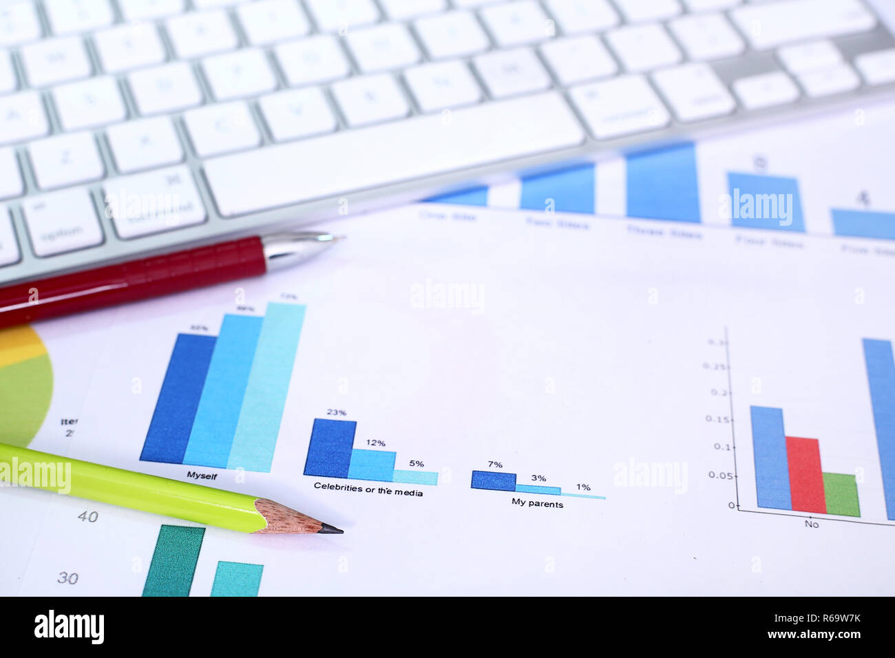 Bar graph paper hi-res stock photography and images - Alamy