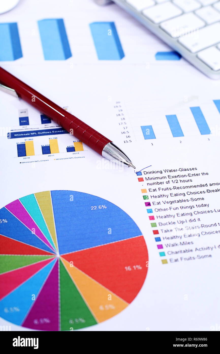 Pen drawing profit line graph hi-res stock photography and images - Alamy
