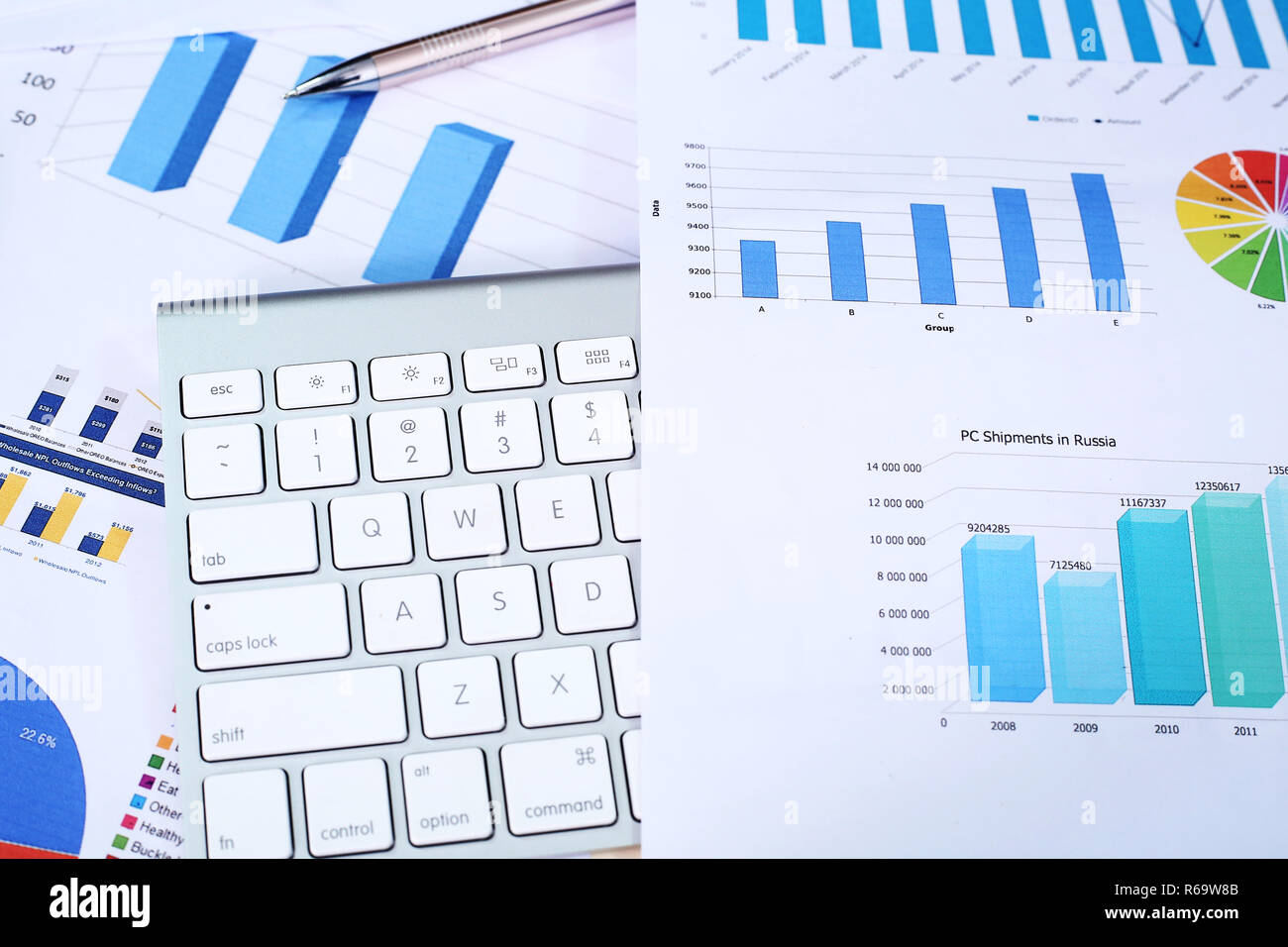 Bar graph pencil hi-res stock photography and images - Alamy