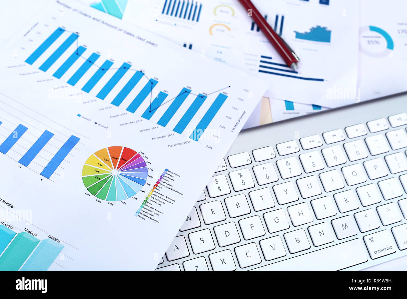 Bar graph paper hi-res stock photography and images - Alamy