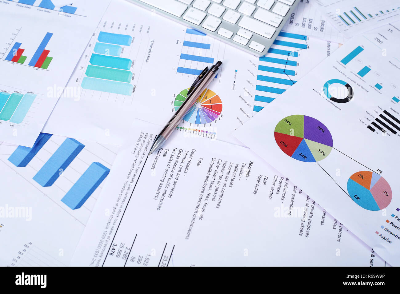 Bar graph paper hi-res stock photography and images - Alamy