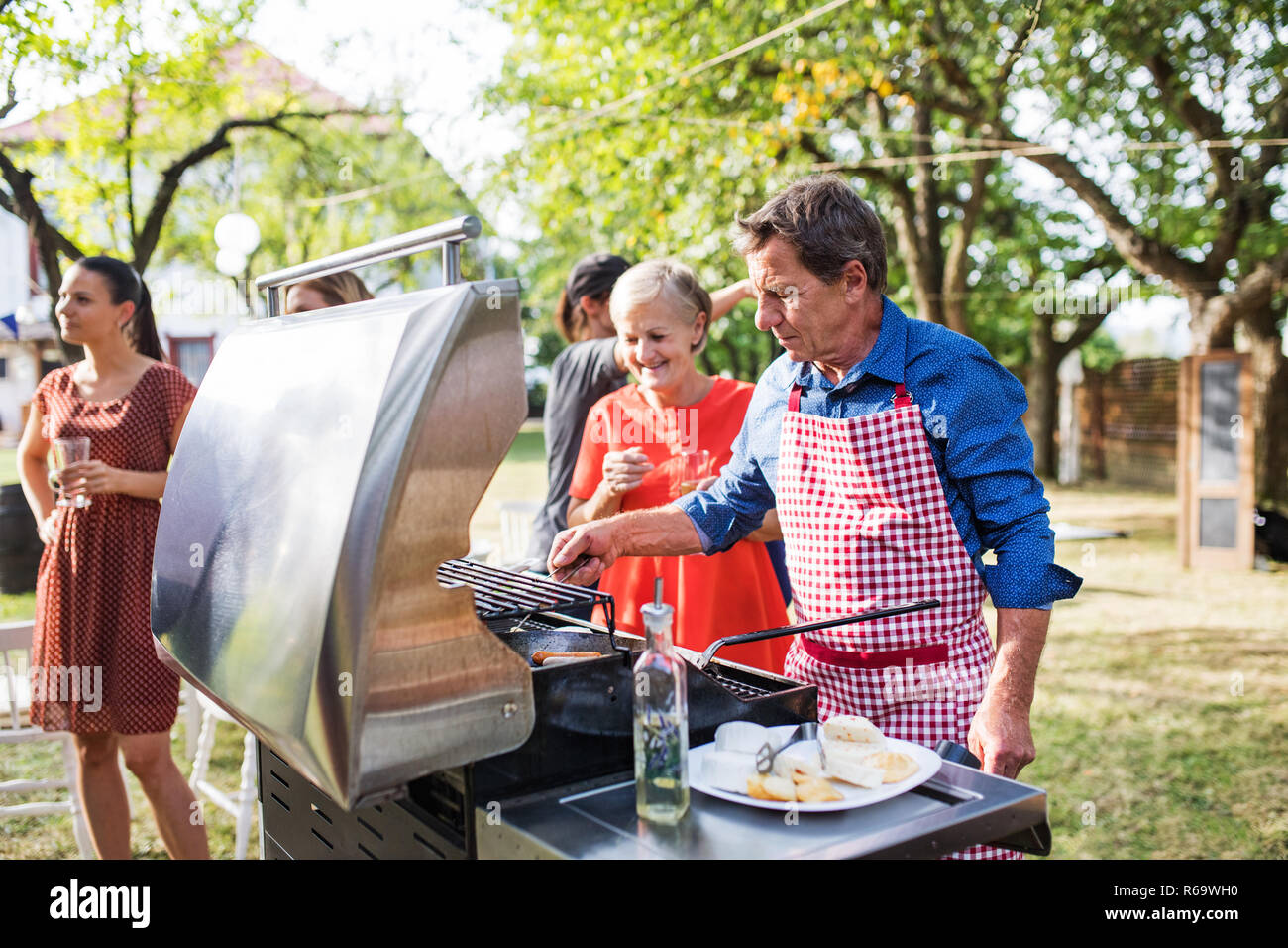 Barbecue people party mother hi-res stock photography and images - Alamy