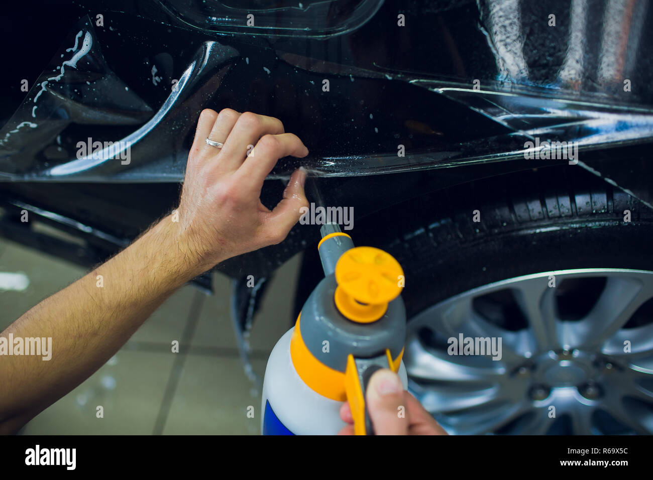 Car wrapper hands installs hi-res stock photography and images - Alamy
