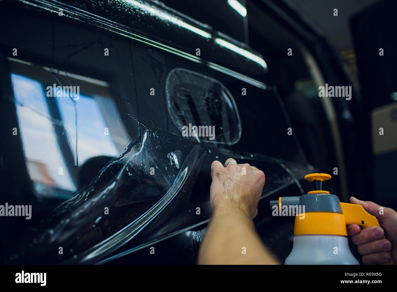 Car wrapper hands installs hi-res stock photography and images - Alamy