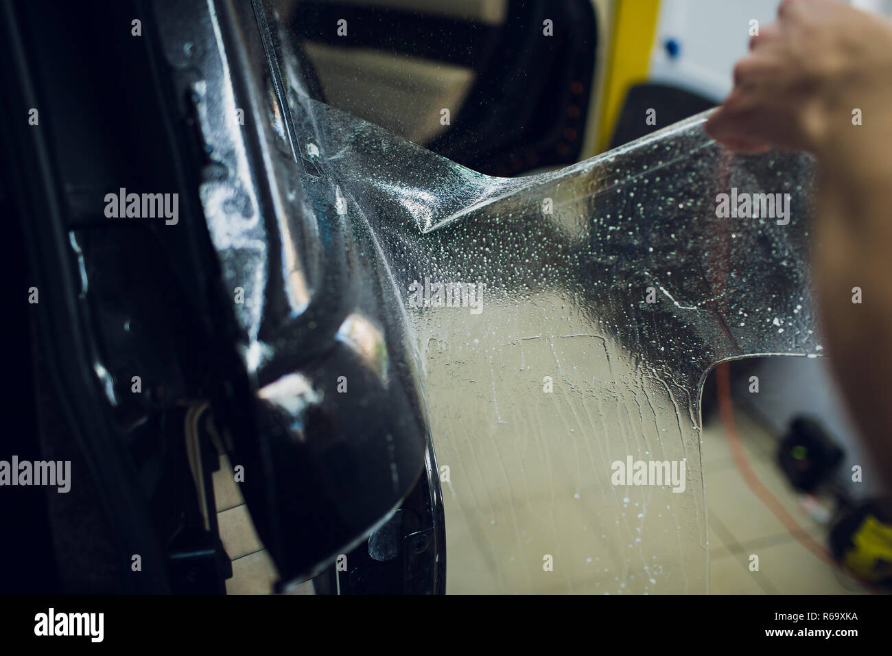 Car wrapper hands installs hi-res stock photography and images - Alamy