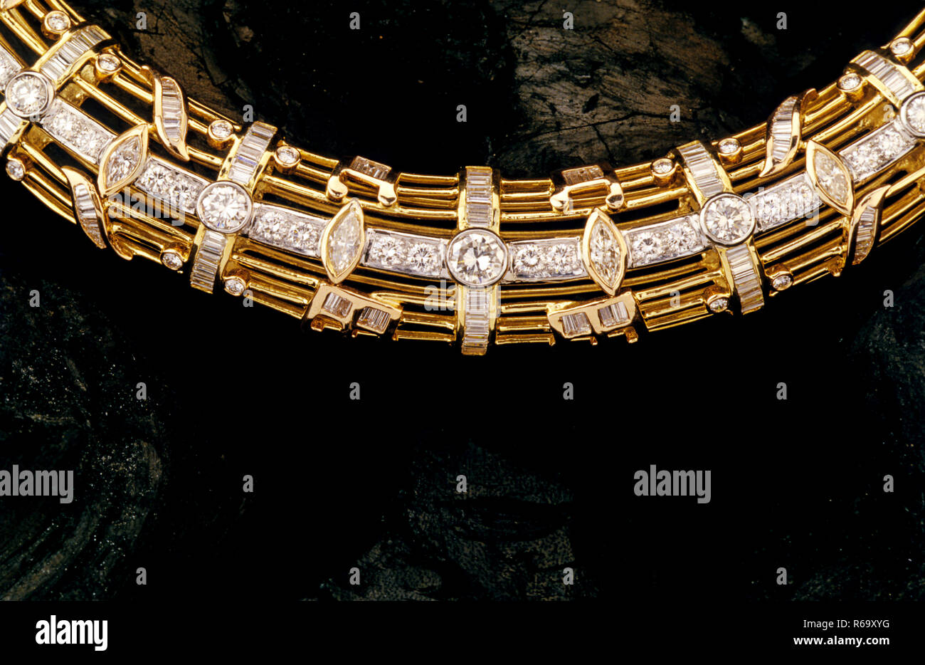 gold diamond necklace jewelry Stock Photo - Alamy