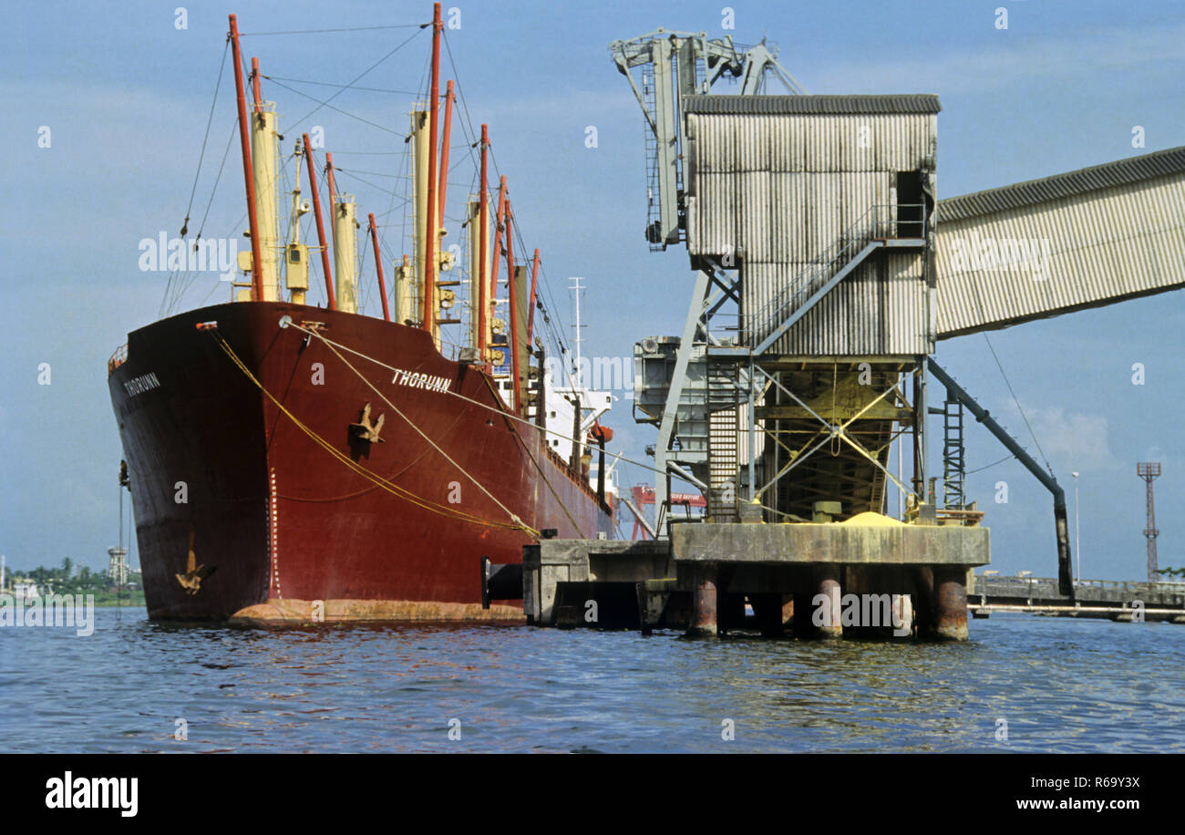 Mumbai india port cargo ship hi-res stock photography and images - Alamy
