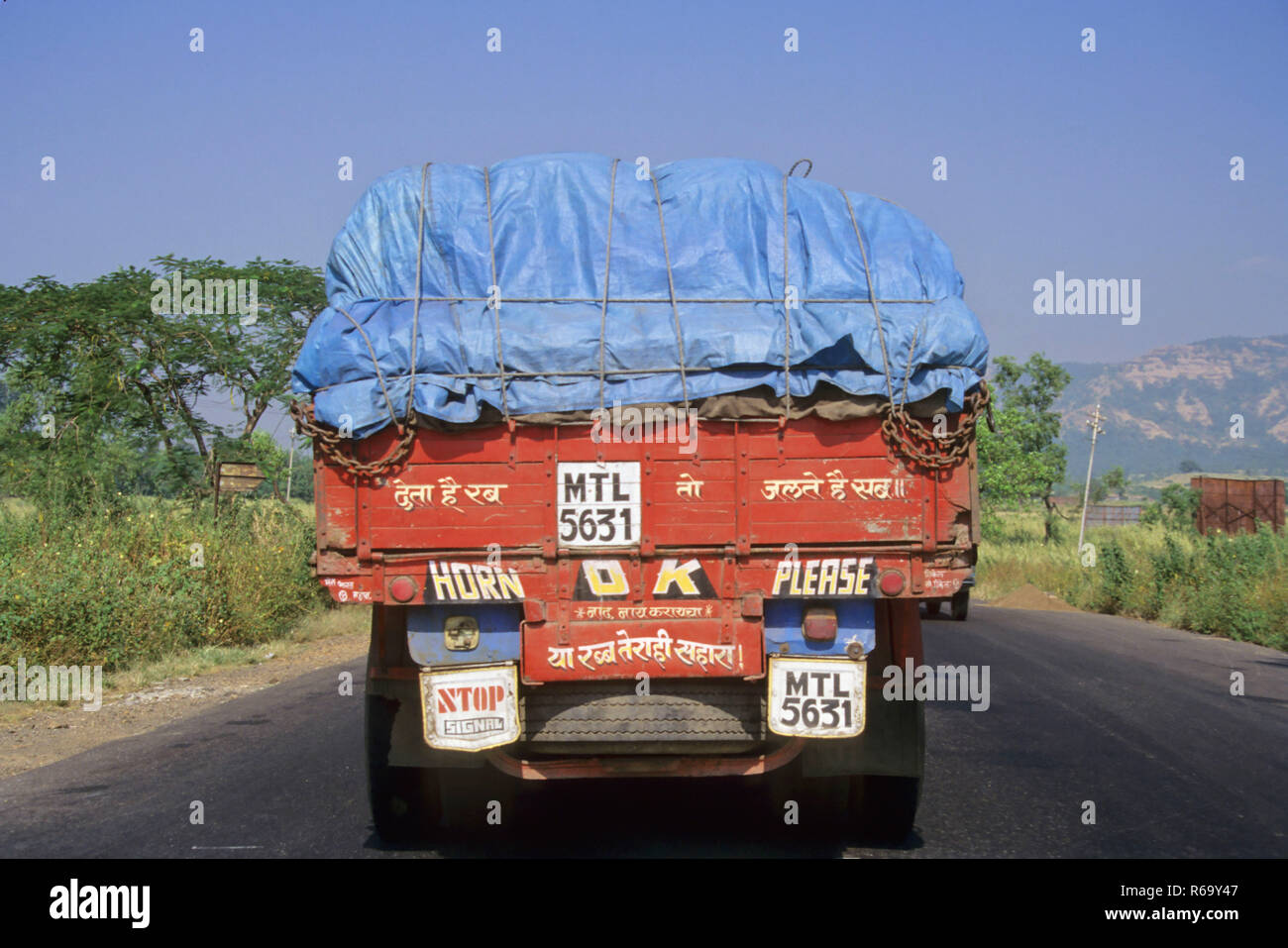 Loaded truck hi-res stock photography and images - Alamy