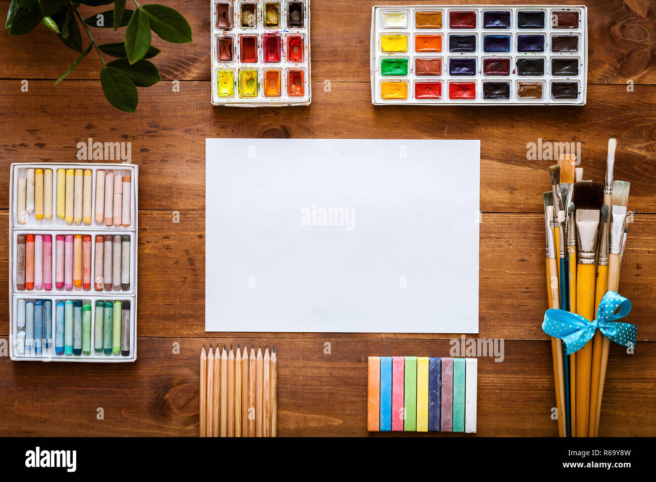 Kids paint brushes hi-res stock photography and images - Alamy