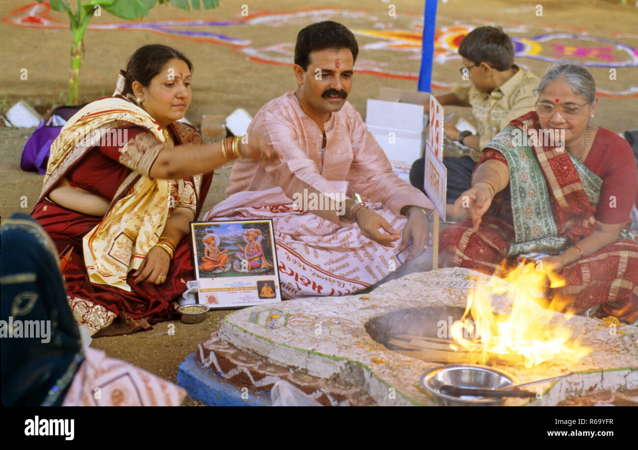 Havan hindu hi-res stock photography and images - Alamy
