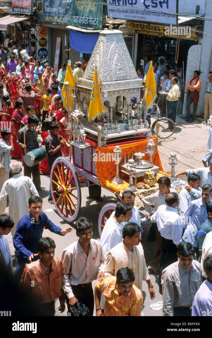 Indian chariot procession hi-res stock photography and images - Alamy