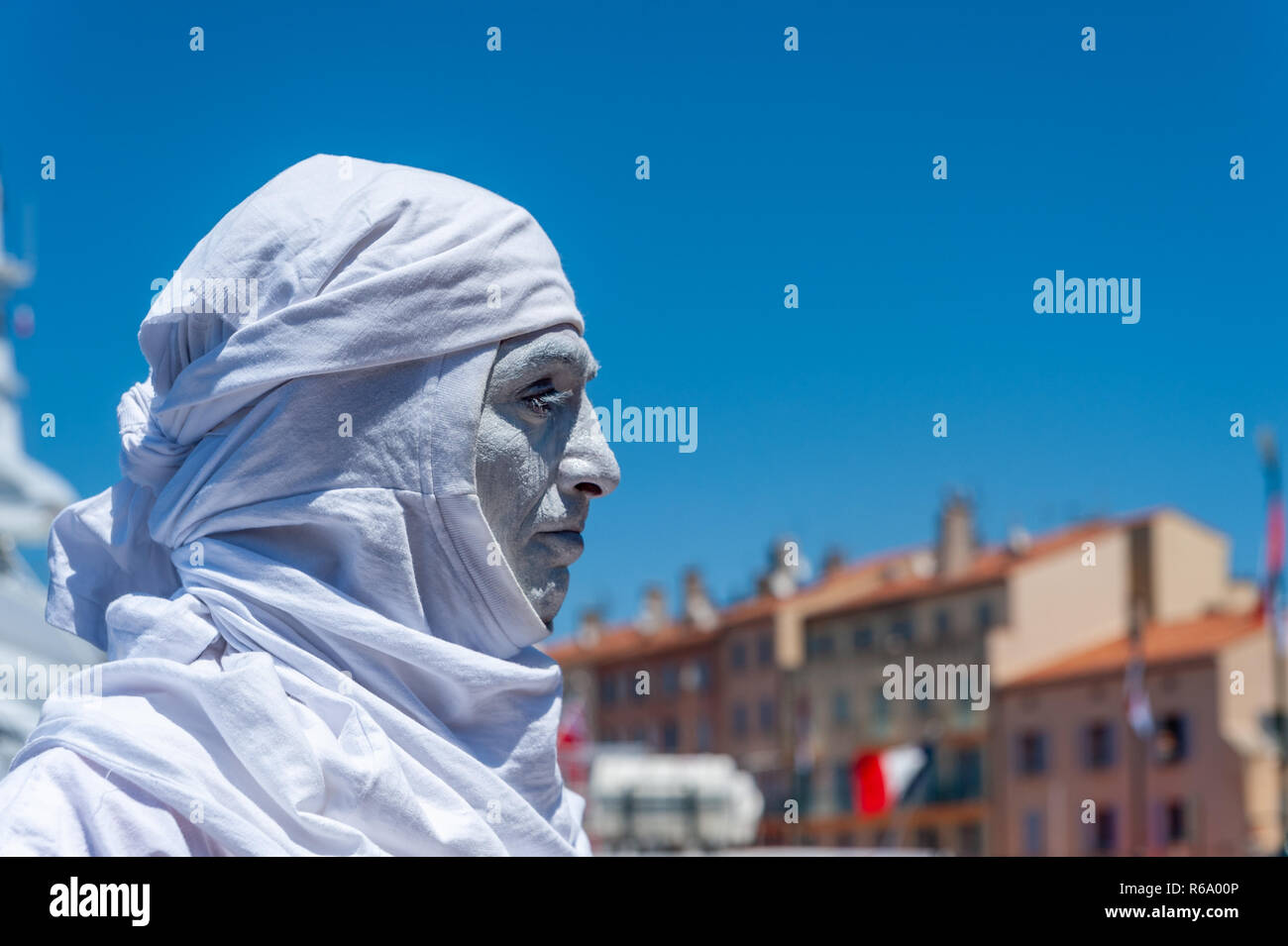 Mime artist on the promenade, Saint-Tropez, Var, Provence-Alpes-Cote d ...