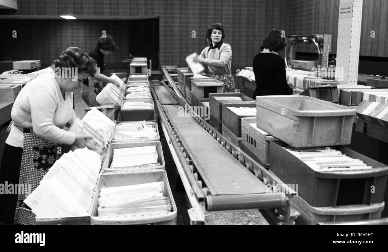 The work in the distribution plant of the post office is mainly carried ...