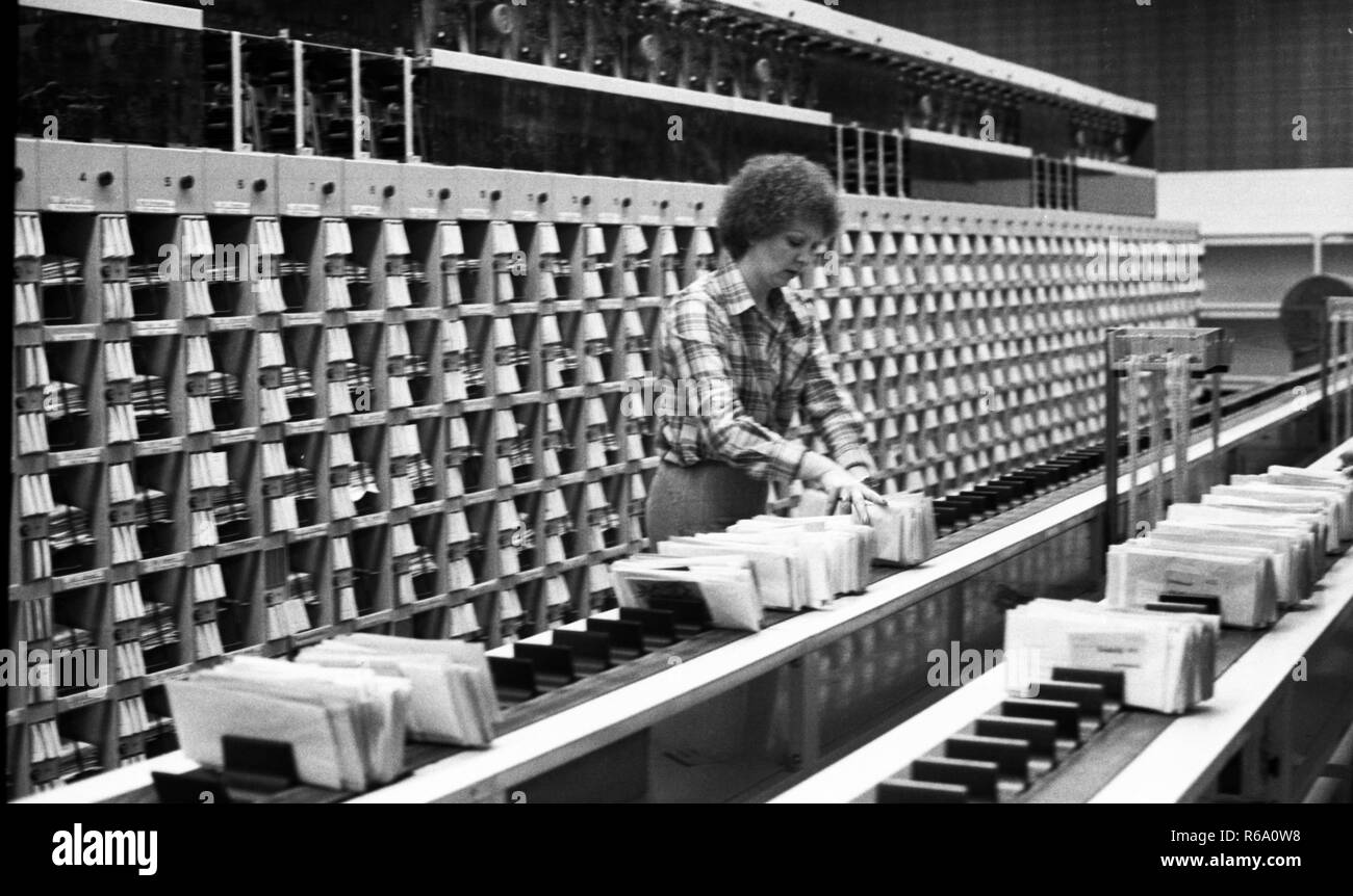The work in the distribution plant of the post office is mainly carried ...