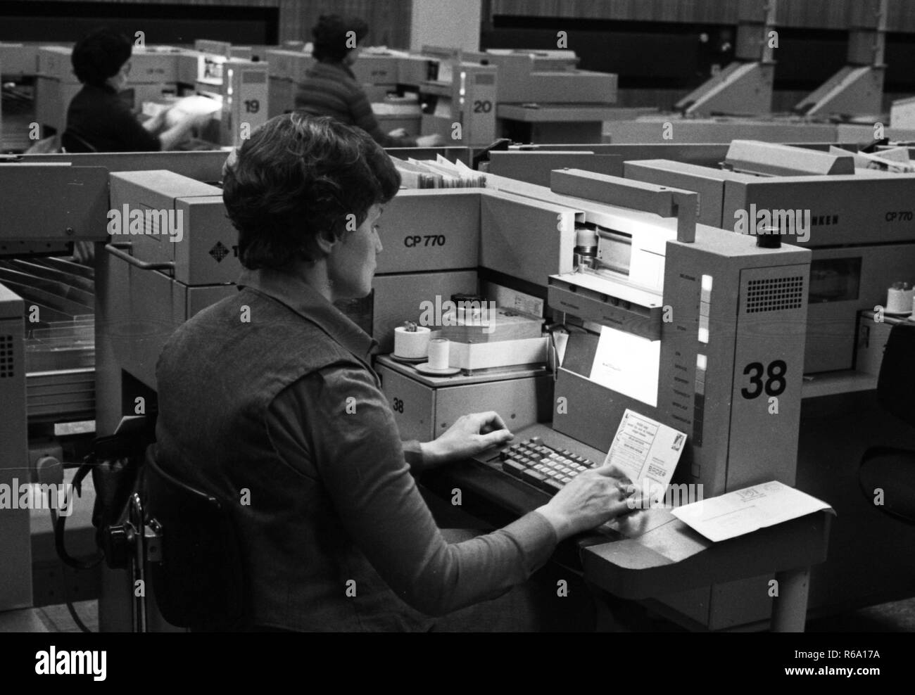The work in the distribution plant of the post office is mainly carried ...