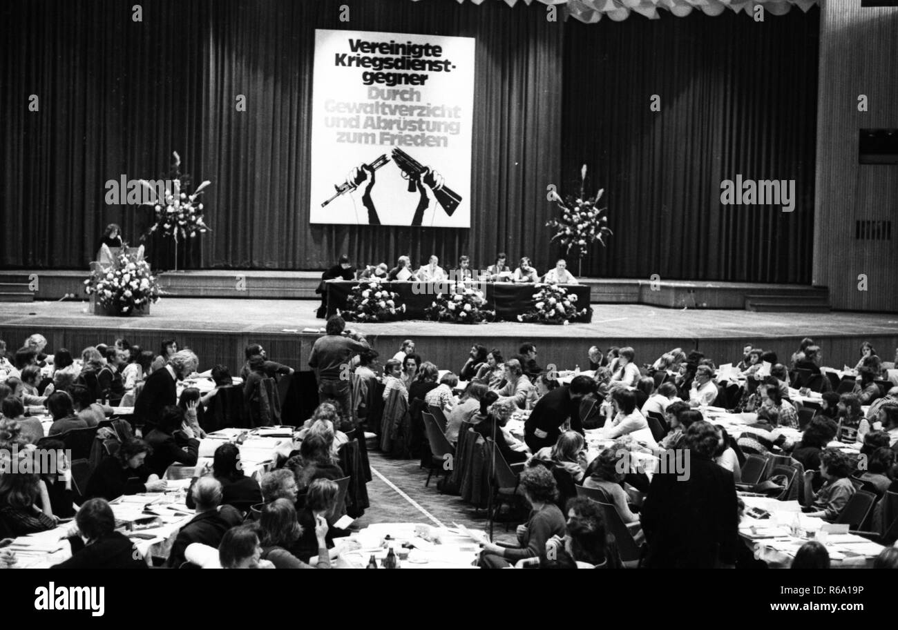 24 november 1974 hi-res stock photography and images - Alamy