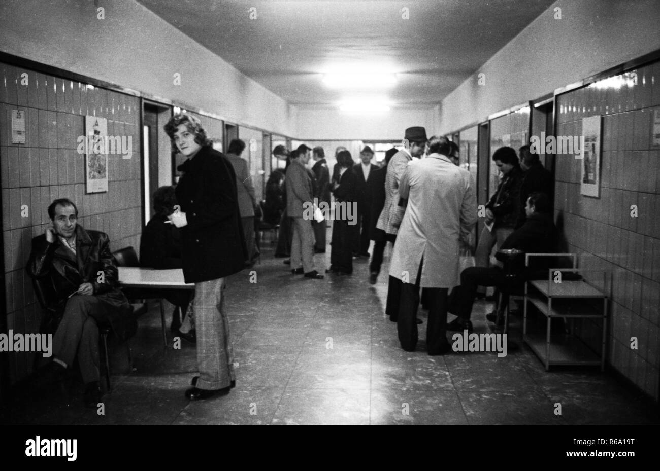Unemployed at the employment office in Gelsenkirchen on 18 November ...
