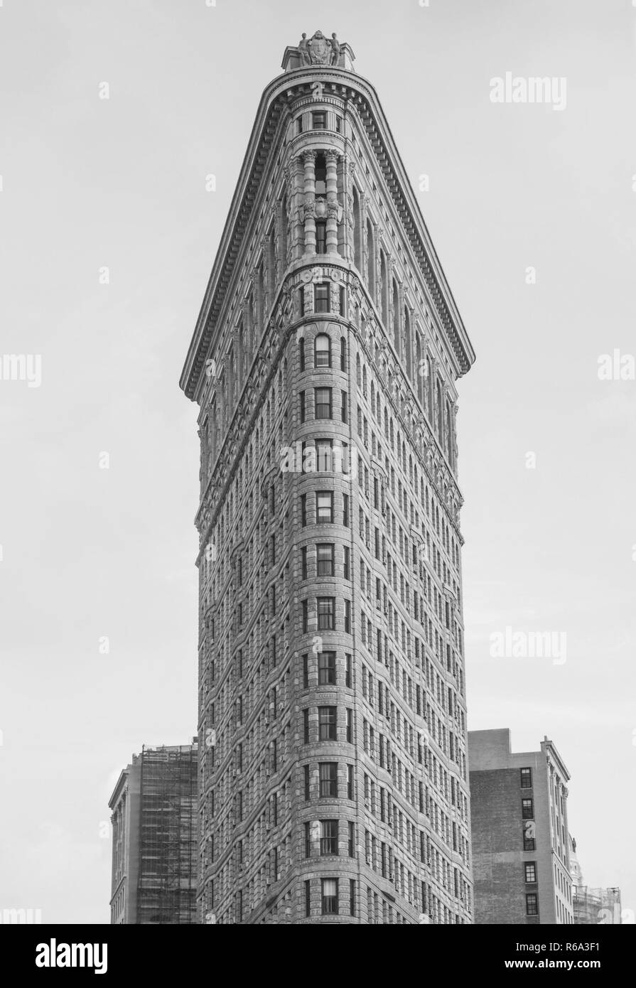 Tall narrow black building hi-res stock photography and images - Alamy