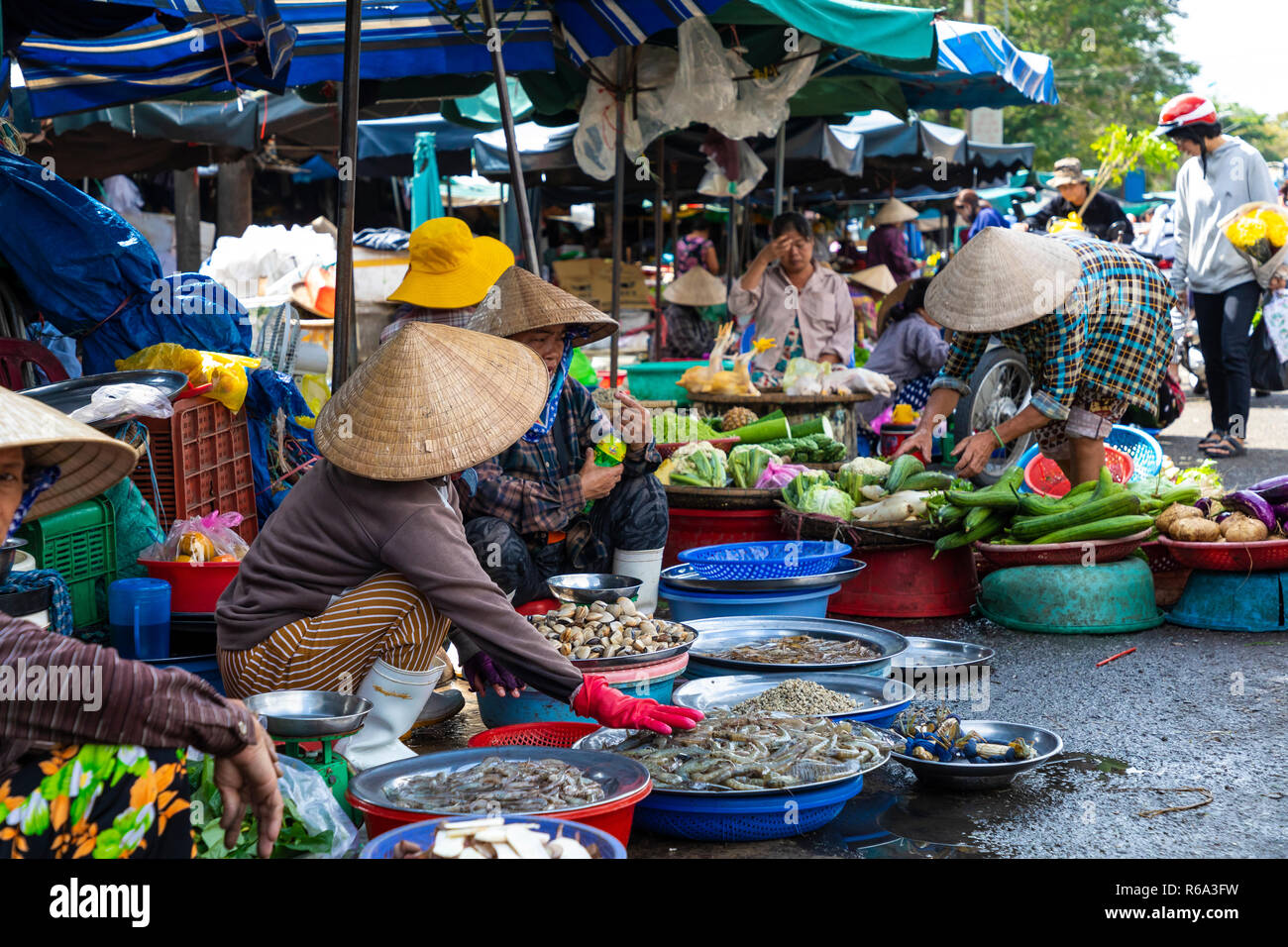 Street Vendor in Hue, Vietnam traditional fish market people selling ...