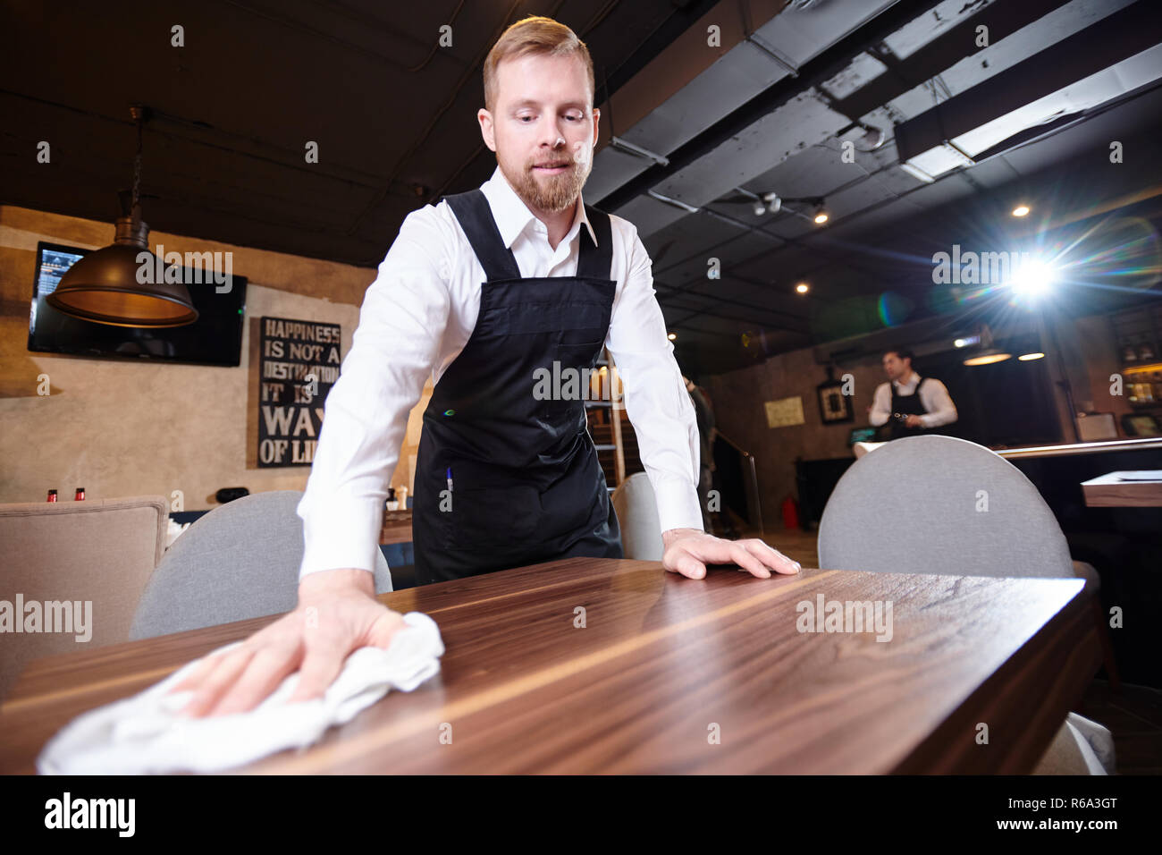 Waiter cleaning table hi-res stock photography and images - Alamy