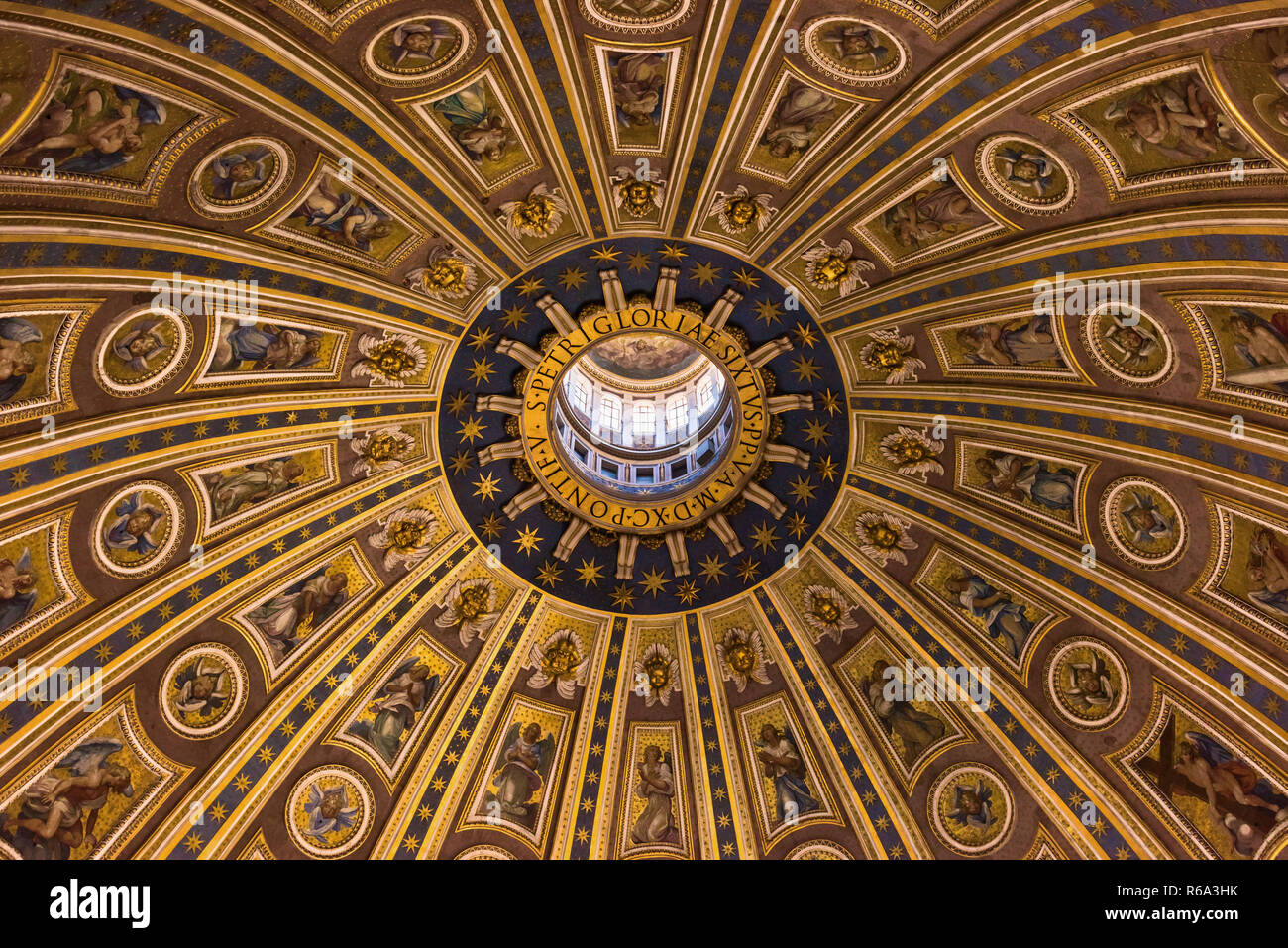 The dome of st peters basilica by michelangelo hi-res stock photography ...
