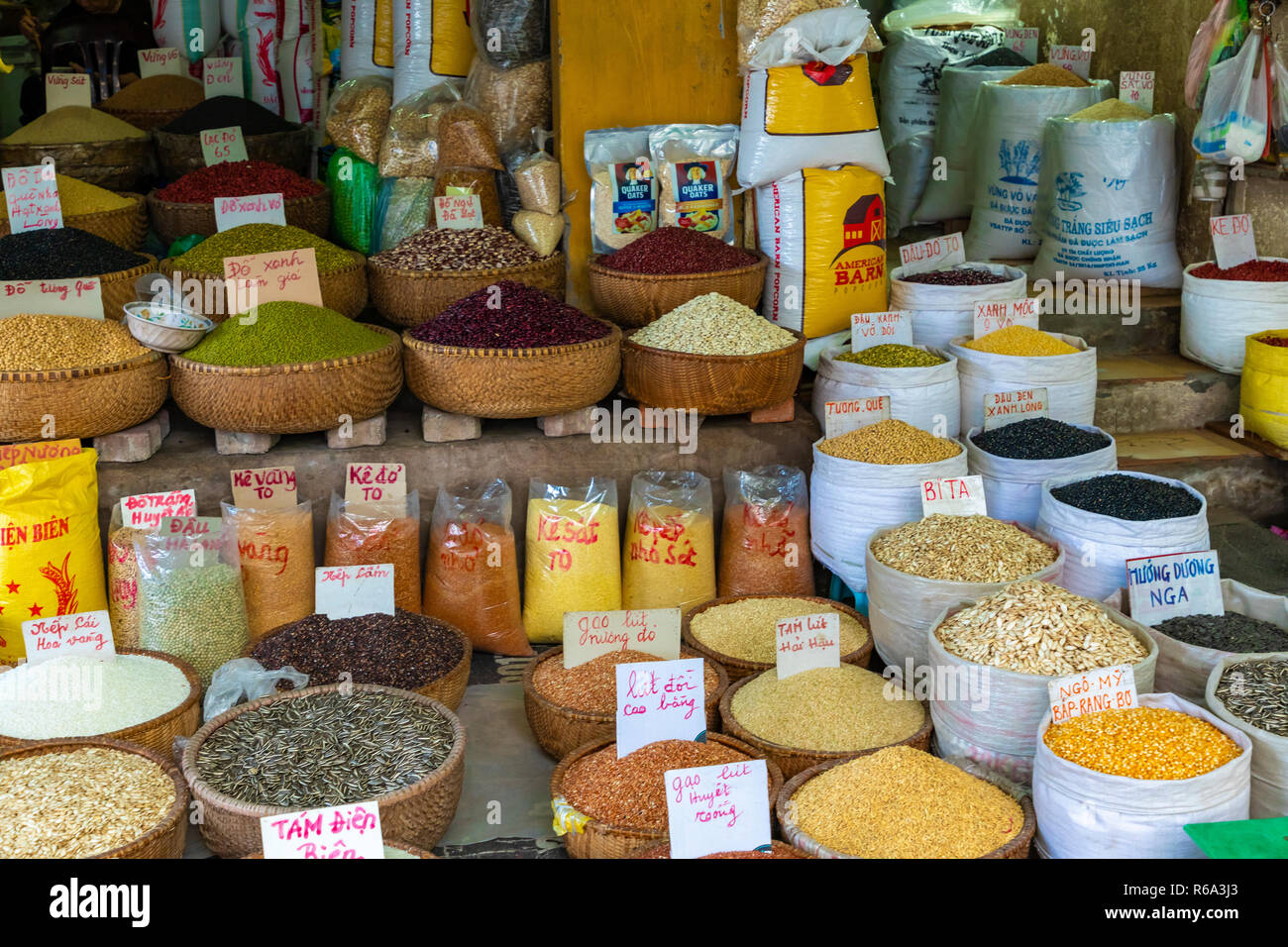 Hanoi food markets cooking hi-res stock photography and images - Alamy