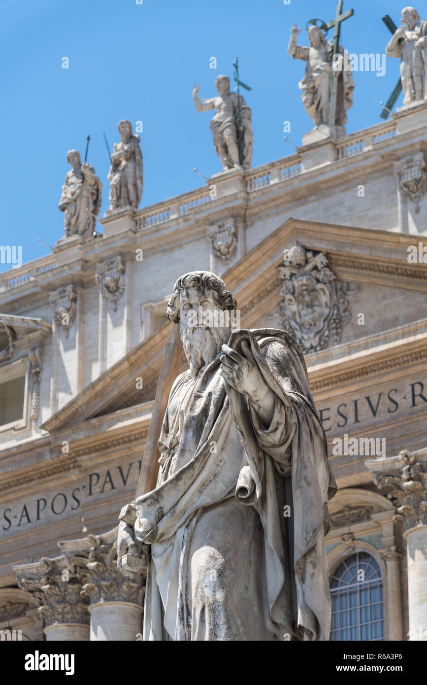 Rome st paul statue st hi-res stock photography and images - Alamy